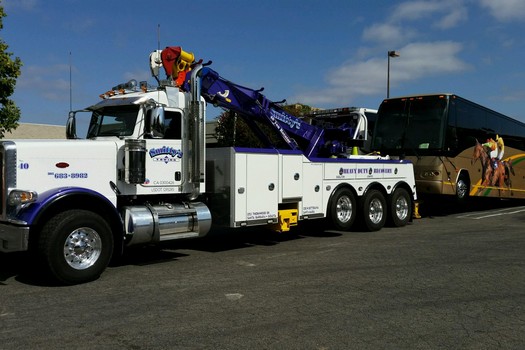 Semi Truck Towing in Goleta California | Smitty's Towing
